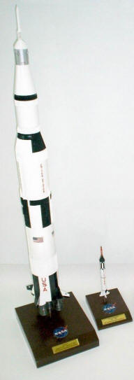 NASA - Apollo Saturn V Rocket Model - 1/100 Scale Model - Moon Rocket